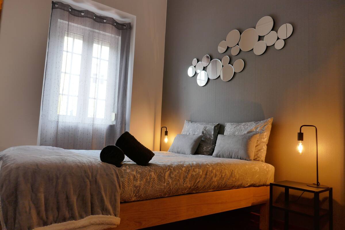 Quarto Duplo Design | Quartos insonorizados, Wi-fi grátis, com decoração personalizada 