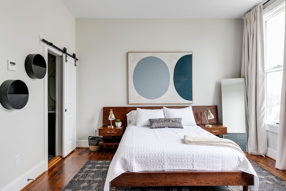Modern Luxe Apartment - Close To City Center - Richmond Raceway