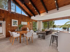 The Lakes Edge, Luxury Lake Front House, Lake Rotoiti, Rotorua Reviews ...