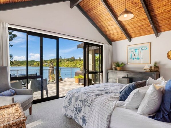 The Lakes Edge, Luxury Lake Front House, Lake Rotoiti, Rotorua Reviews ...