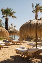 Uma praia privada nas proximidades, praia de areia branca