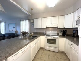 Casa geminada | Cozinha privada | Geladeira grande, micro-ondas, cooktop, cafeteira/chaleira