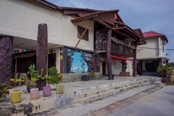 Labis Sunrise Farm Stay - Johor