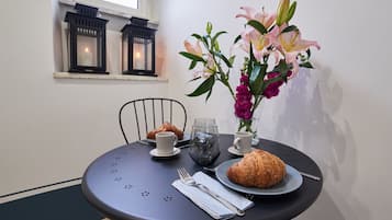 Pequeno-almoço inspirado na cozinha local diário (6 EUR por pessoa)