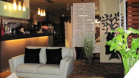 Lounge. Bristol Hill Motor Inn