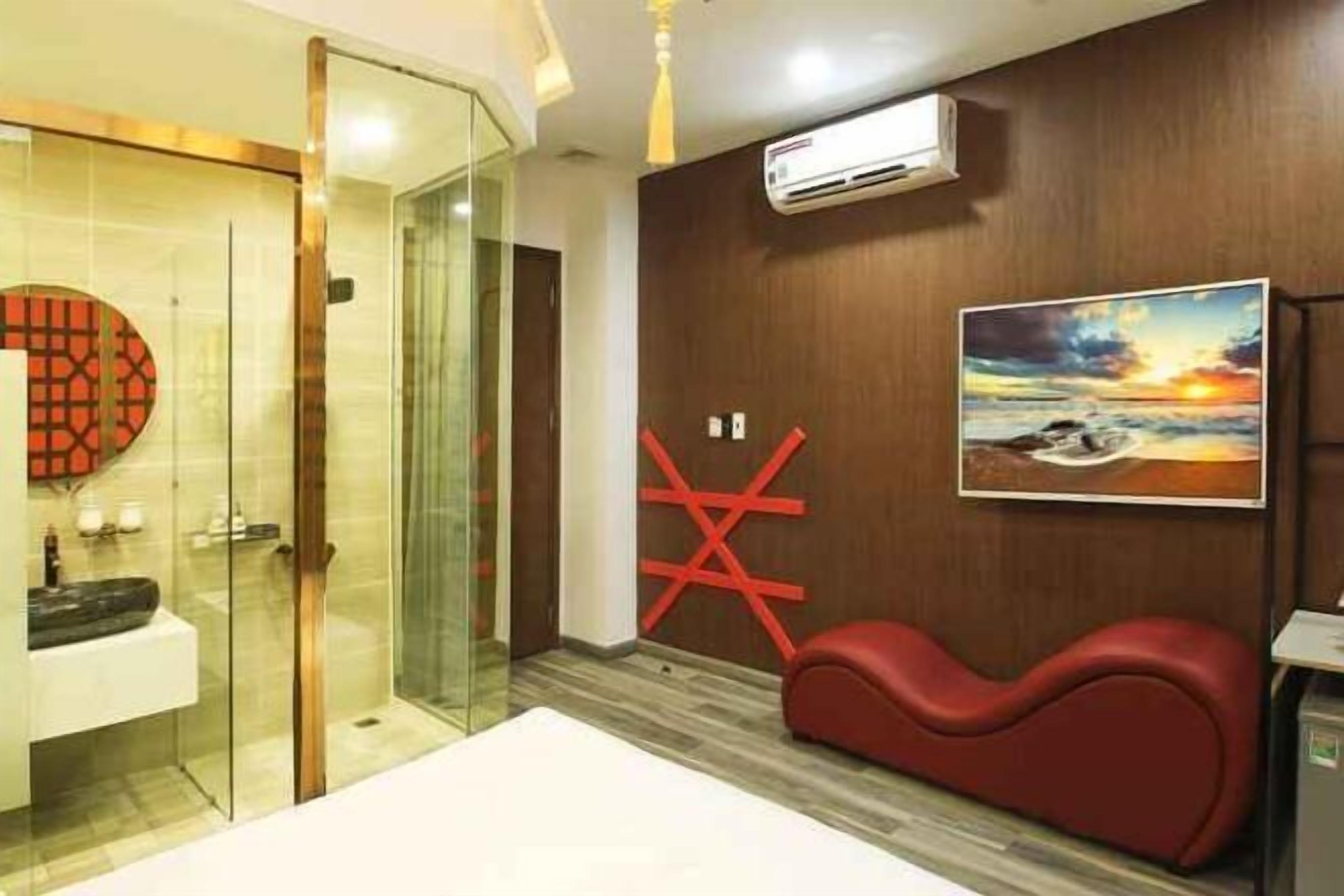 Frigobar, cortinas blackout, quartos à prova de som