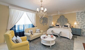 Suite Executiva, 1 cama queen-size, vista para o jardim | Secretária, Wi-fi grátis, roupa de cama fornecida 