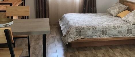 Estúdio Standard | Secretária, cortinas/cortinados opacos, Wi-fi grátis