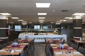 Café da manhã com buffet todos os dias mediante uma taxa