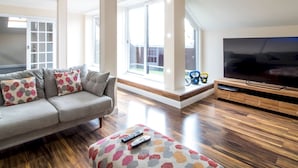 Apartamento (2 Bedrooms) | Sala | TV de ecrã plano, Netflix, serviços de streaming 