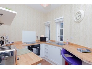 Apartamento (1 Bedroom) | Cozinha privada | Geladeira grande, micro-ondas