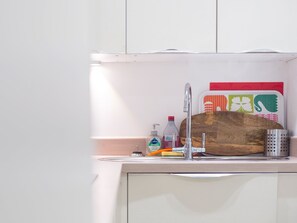 Apartamento (0 Bedroom) | Cozinha privada | Um forno, uma placa de cozinha, utensílios de cozinha 