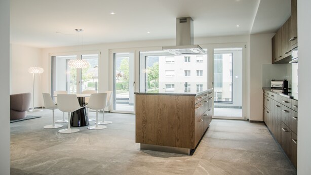 Apartamento, 2 quartos | Cozinha privada | Uma cafeteira/bule, um frigorífico/congelador grande, um forno 