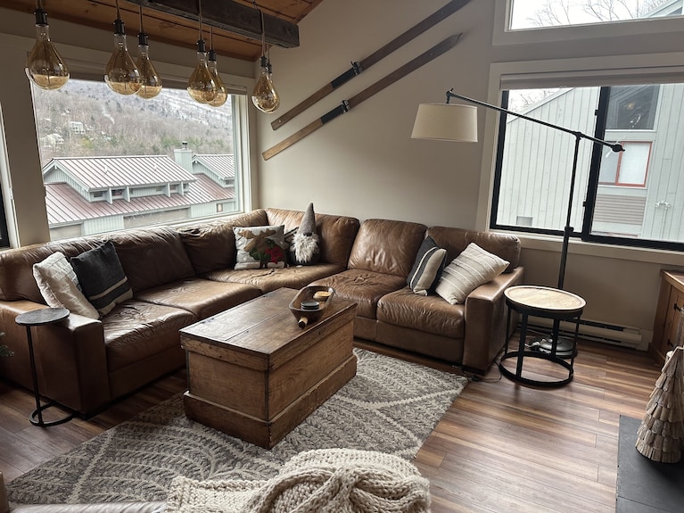 Sun Soaked Mountain Views, Pool & Spa - New Hampshire