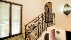 Apartamento família, 3 quartos, micro-ondas (Villa Alberti Apt Emma 900m from) | Parte interna