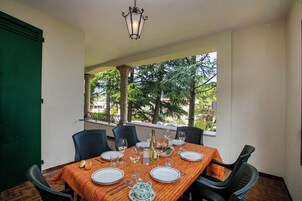 Apartamento família, vários quartos, 2 banheiros (Villa Alberti Appartamento Bruna) | Opções para refeição