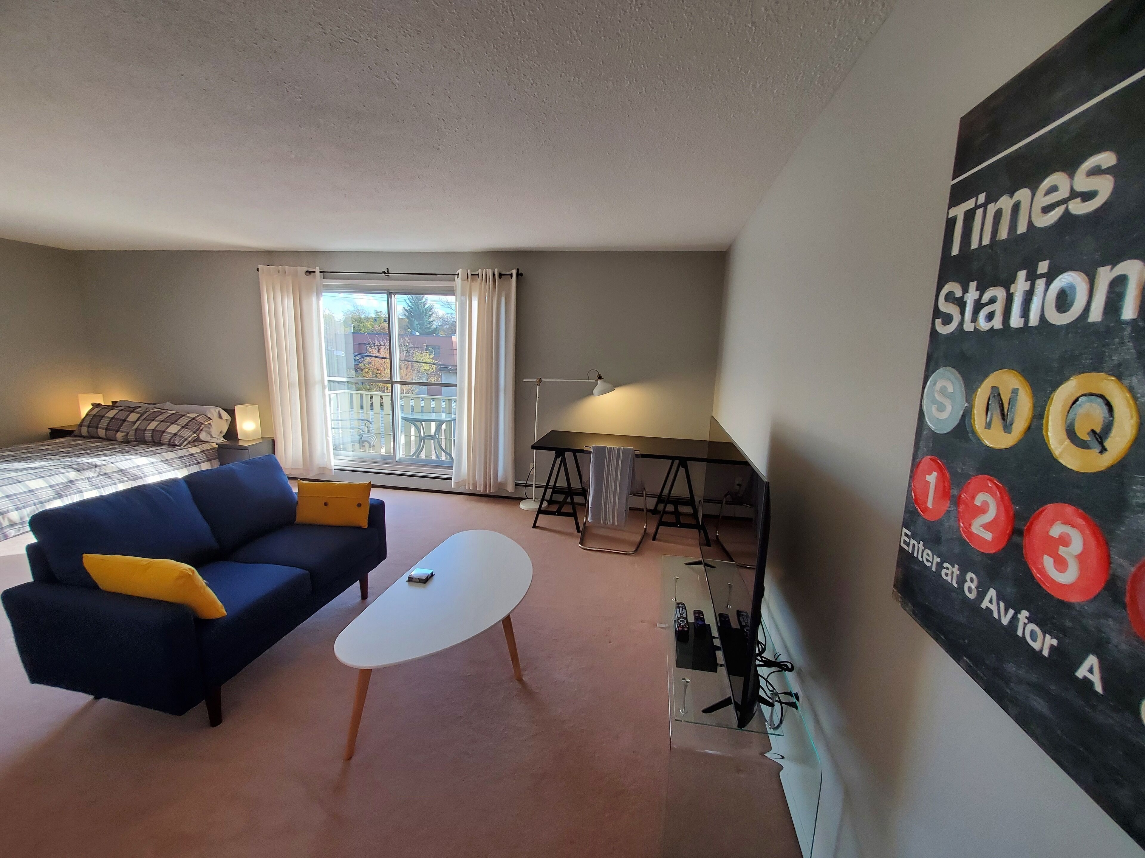 * Estacionamiento En Garaje * 2 Balcones * Universidad * Centro * Whyte Ave * Tránsito * Caminable * - Edmonton