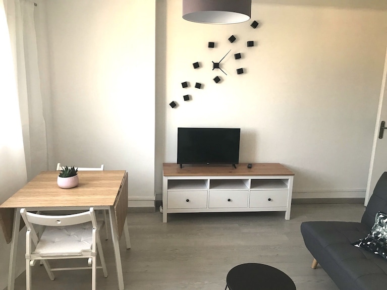 5 Pers - 2 Bedrooms Mourillon - Walking Distance To The Beach - Parking - Ferry Corse - Toulon