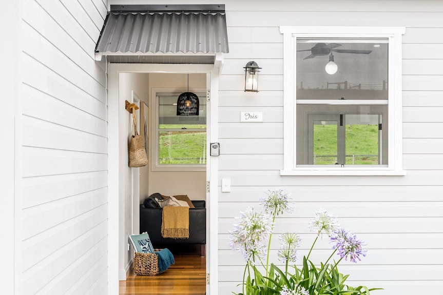 Forget Me Not Farm Cottages - Iris - North Coast