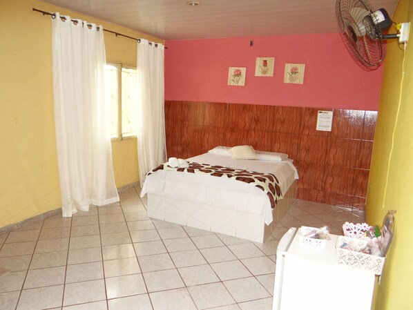 Quarto Executivo | Minibar, secretária, Wi-fi grátis, roupa de cama fornecida