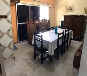 Pequeno-almoço self-service diário incluído