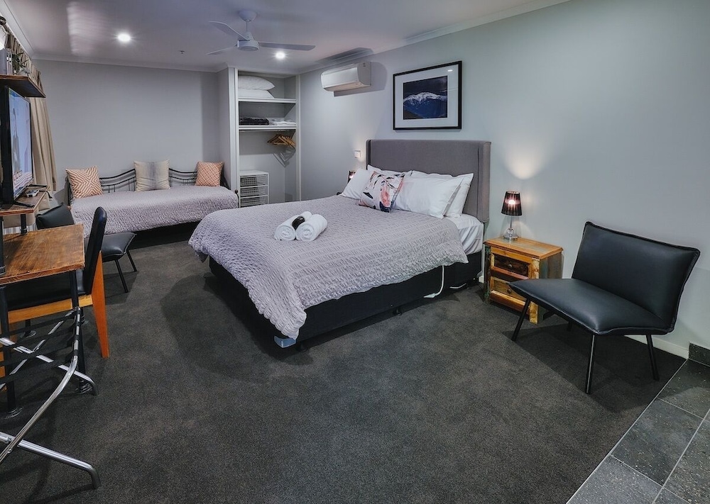 Edlin House - Bright