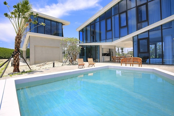 Piscina externa sazonal