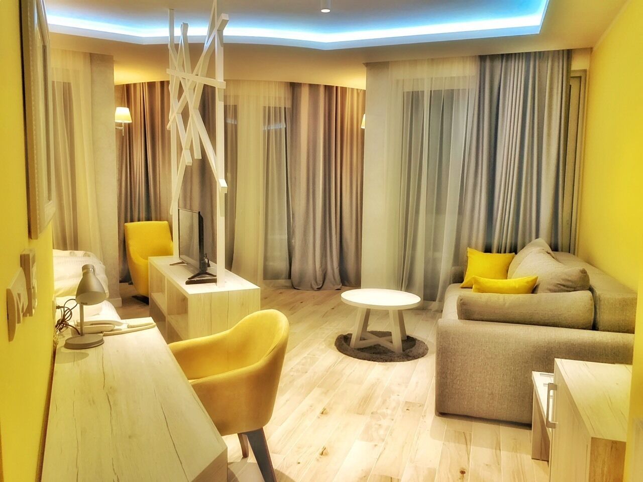 Suíte estúdio família | Área de estar | TV de tela plana