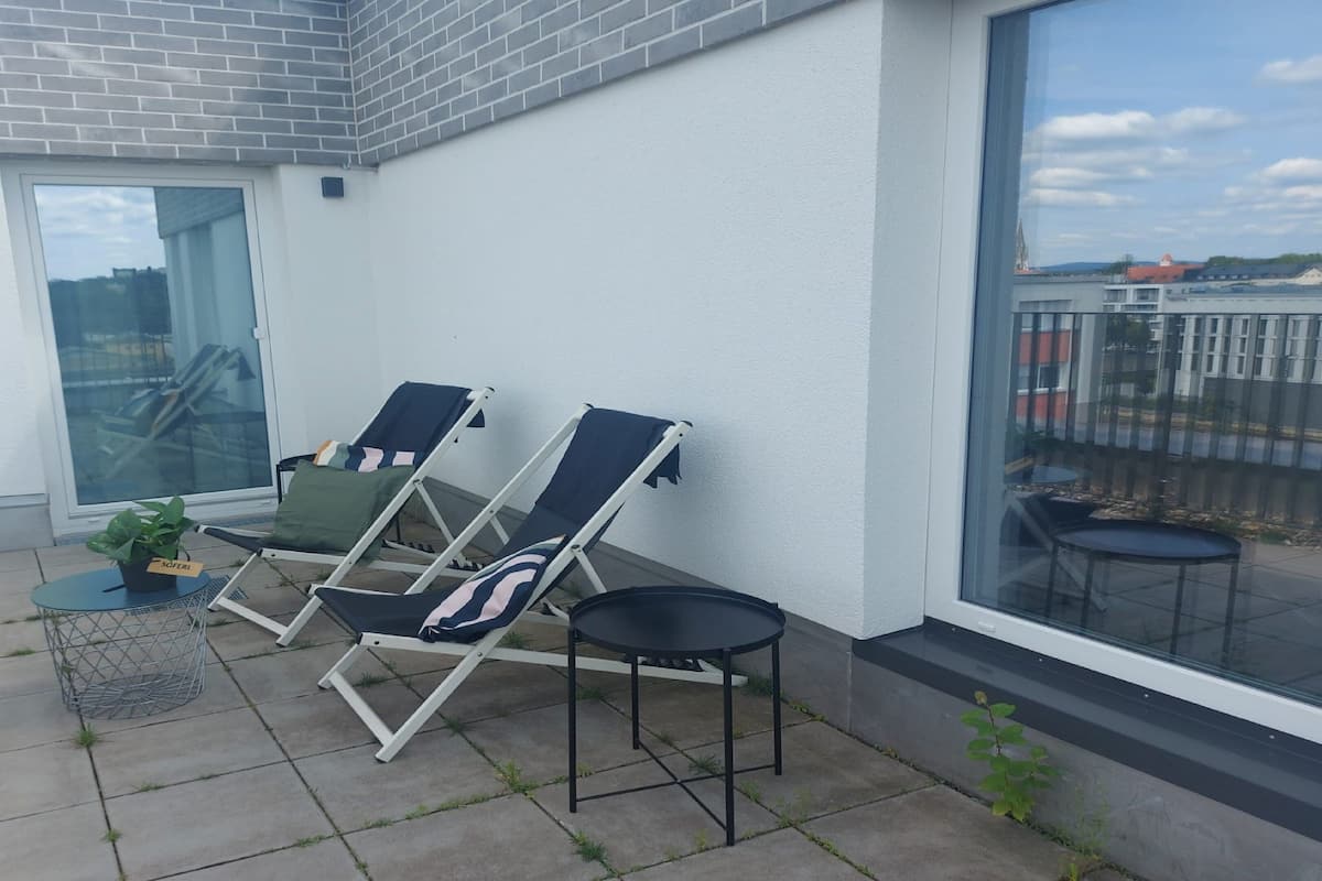 Quarto premium, 1 cama Queen, vista para a cidade (Roof Terrace, Up to 3 Adults) | Cofres nos quartos, quartos à prova de som, berços grátis