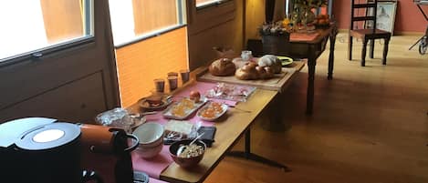 Café da manhã continental grátis todos os dias