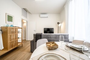 Apartamento, 1 quarto | Refeições no quarto