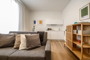 Apartamento, 1 quarto | Sala de estar | Smart TV de 49 de polegadas com canais digitais, televisor, Netflix 