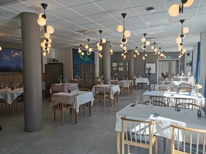 Café da manhã, almoço e jantar