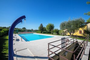 Piscina exterior sazonal 