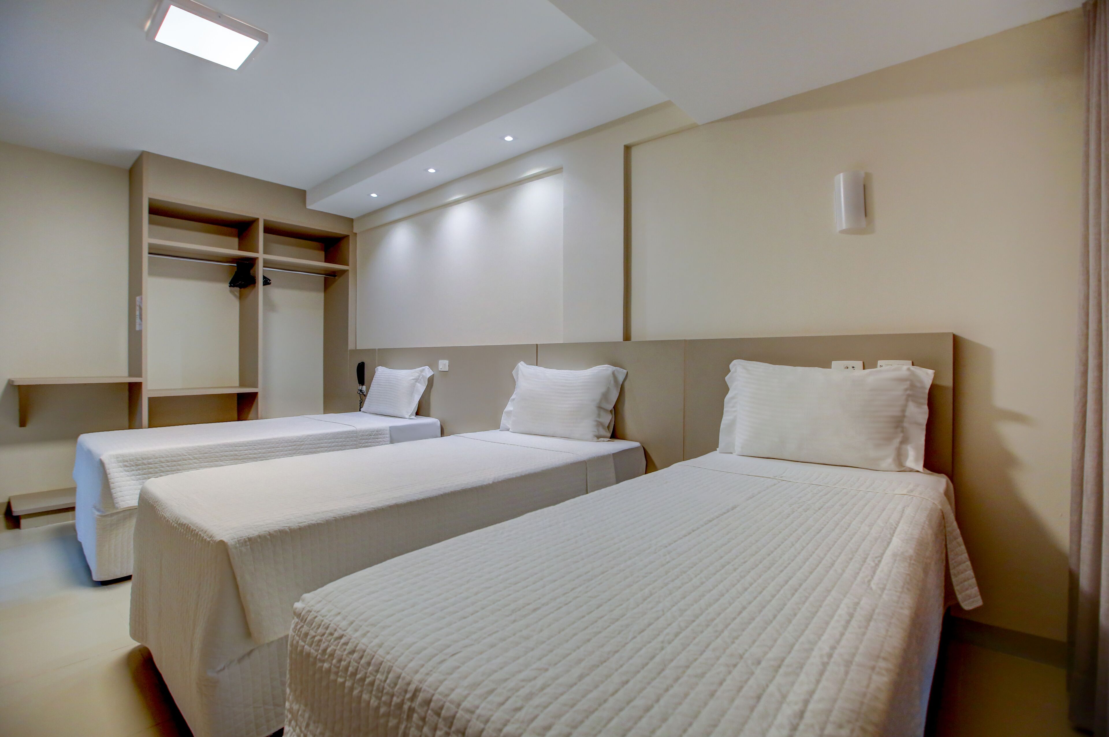 Quarto Triplo Executivo | Secretária adequada para computadores portáteis 