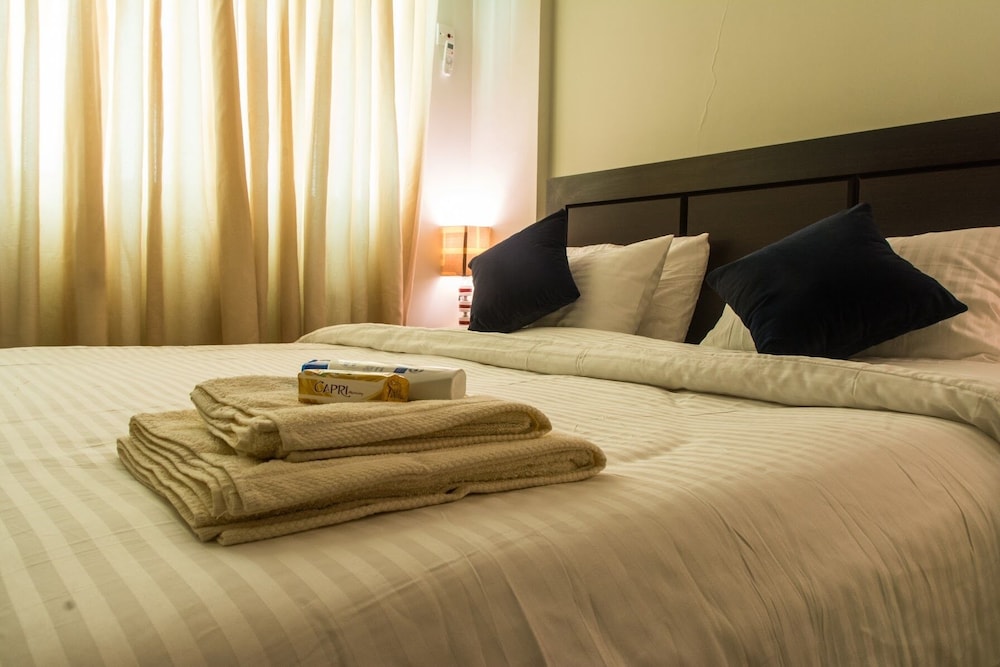 Home Plus Apartment 2 Modern And Just Three Minutes Walk From The Beach - 카라치