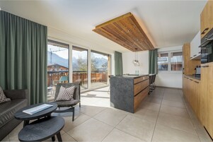 Suite Deluxe, 3 quartos, varanda (with Sofabed) | Cozinha privada | Um frigorífico (a pedido) 