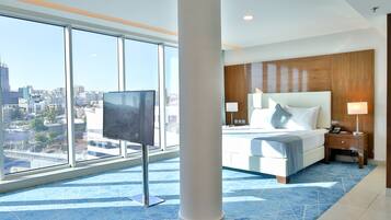 Suíte júnior | 2 quartos, frigobar, cofres nos quartos, cortinas blackout