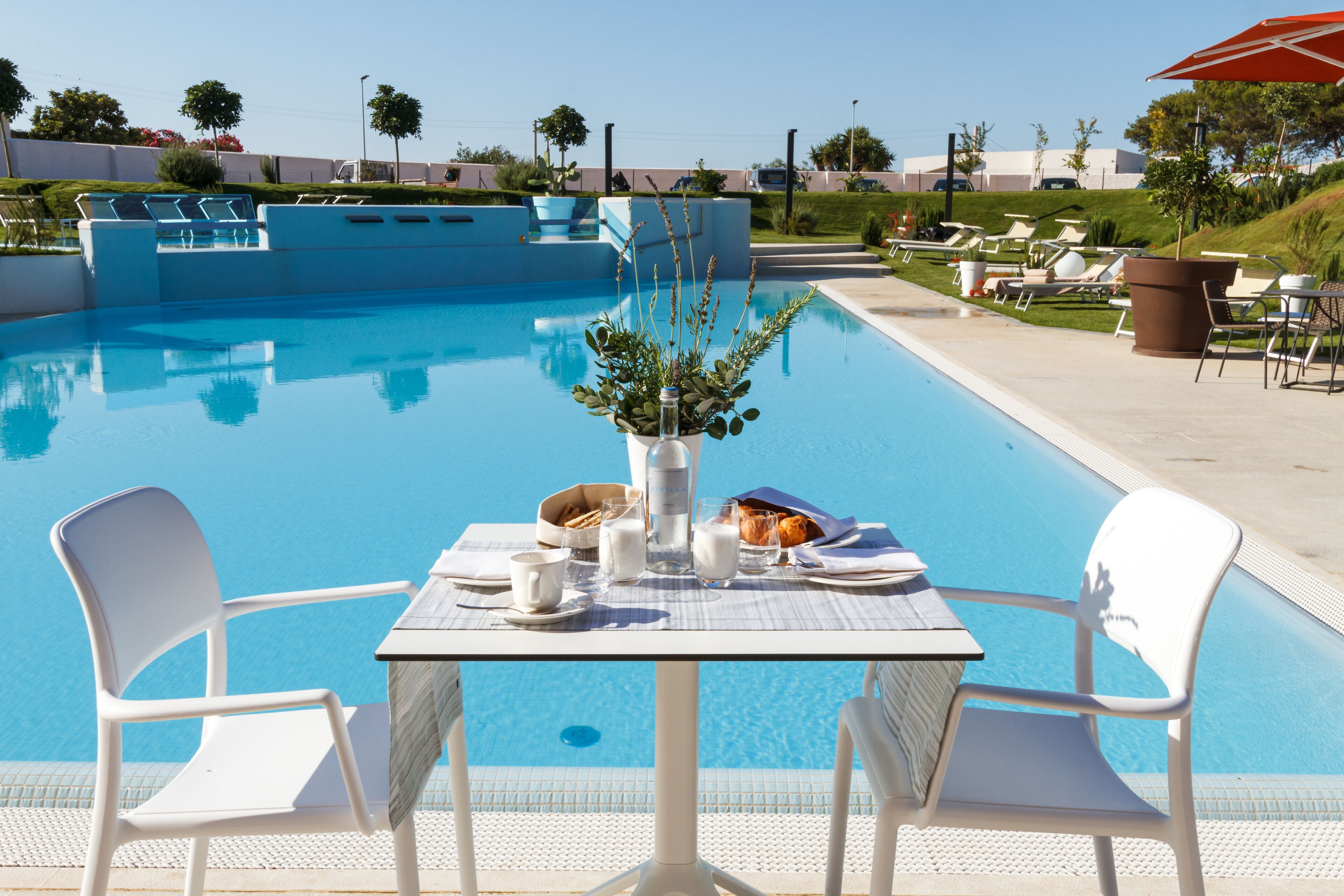 Café da manhã com buffet todos os dias (EUR 10 por pessoa) 