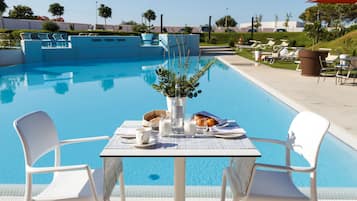 Café da manhã com buffet todos os dias (EUR 10 por pessoa)