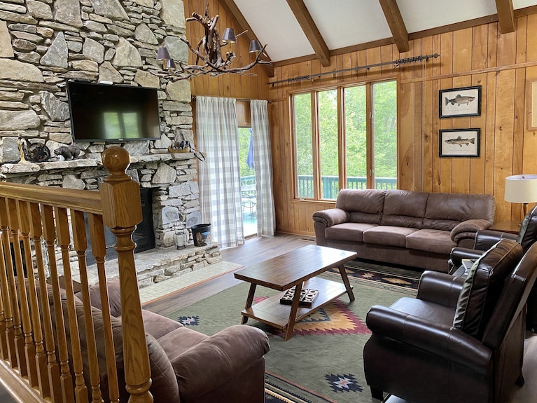 Treetops Retreat στη λίμνη Lure στο Rumbling Bald Resort - εκπληκτική θέα στο βουνό! - North Carolina