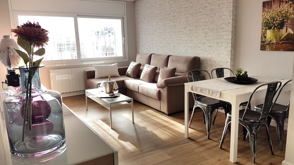 Appartement / Grenier Spacieux, Lumineux Et Confortable à 150 M De La Mer - Blanes