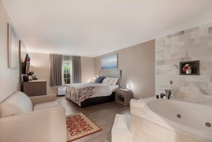 Quarto Superior, 1 cama king-size, não fumadores, banheira de hidromassagem | Secretária, secretária adequada para computadores portáteis 