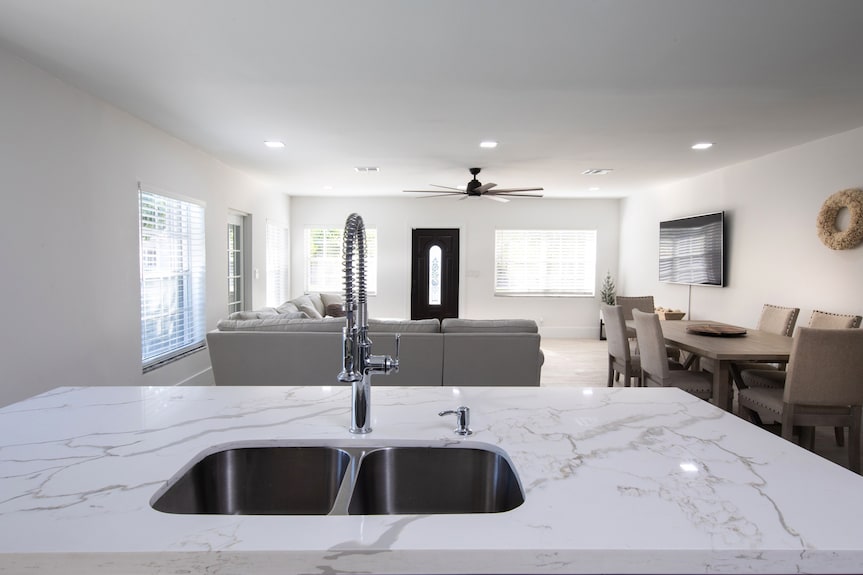 Beautiful Fully Renovated House Only Minutes From The Beach! - 米拉馬爾