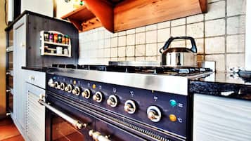 Casa | Cozinha privada | Uma máquina de lavar louça