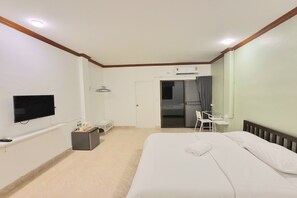 Quarto casal standard | Escrivaninha, Wi-Fi de cortesia, roupa de cama