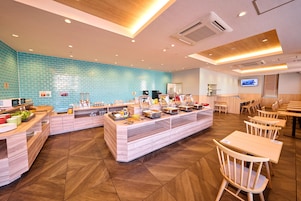 Café da manhã com buffet todos os dias mediante uma taxa
