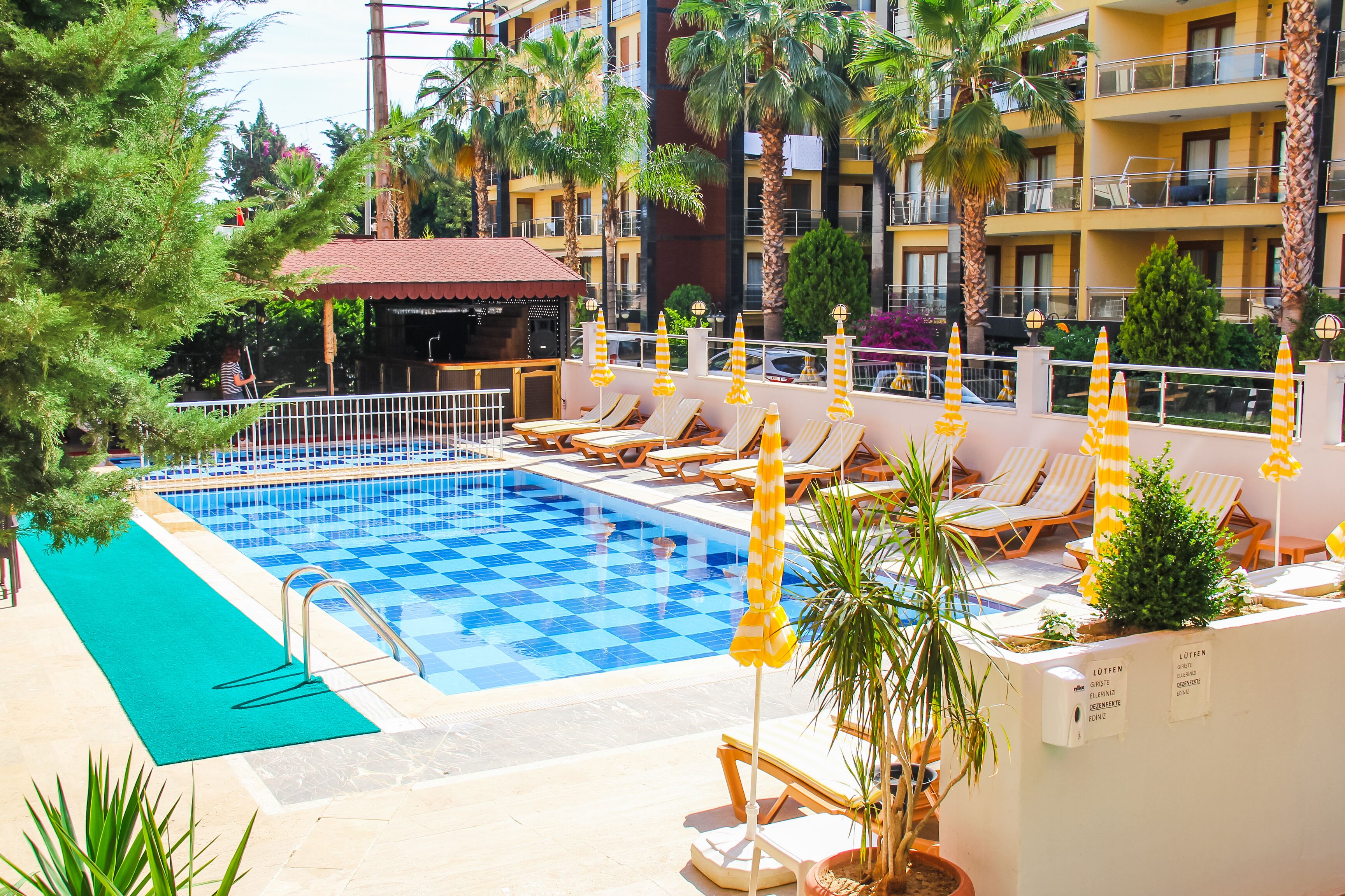 Piscina exterior sazonal 