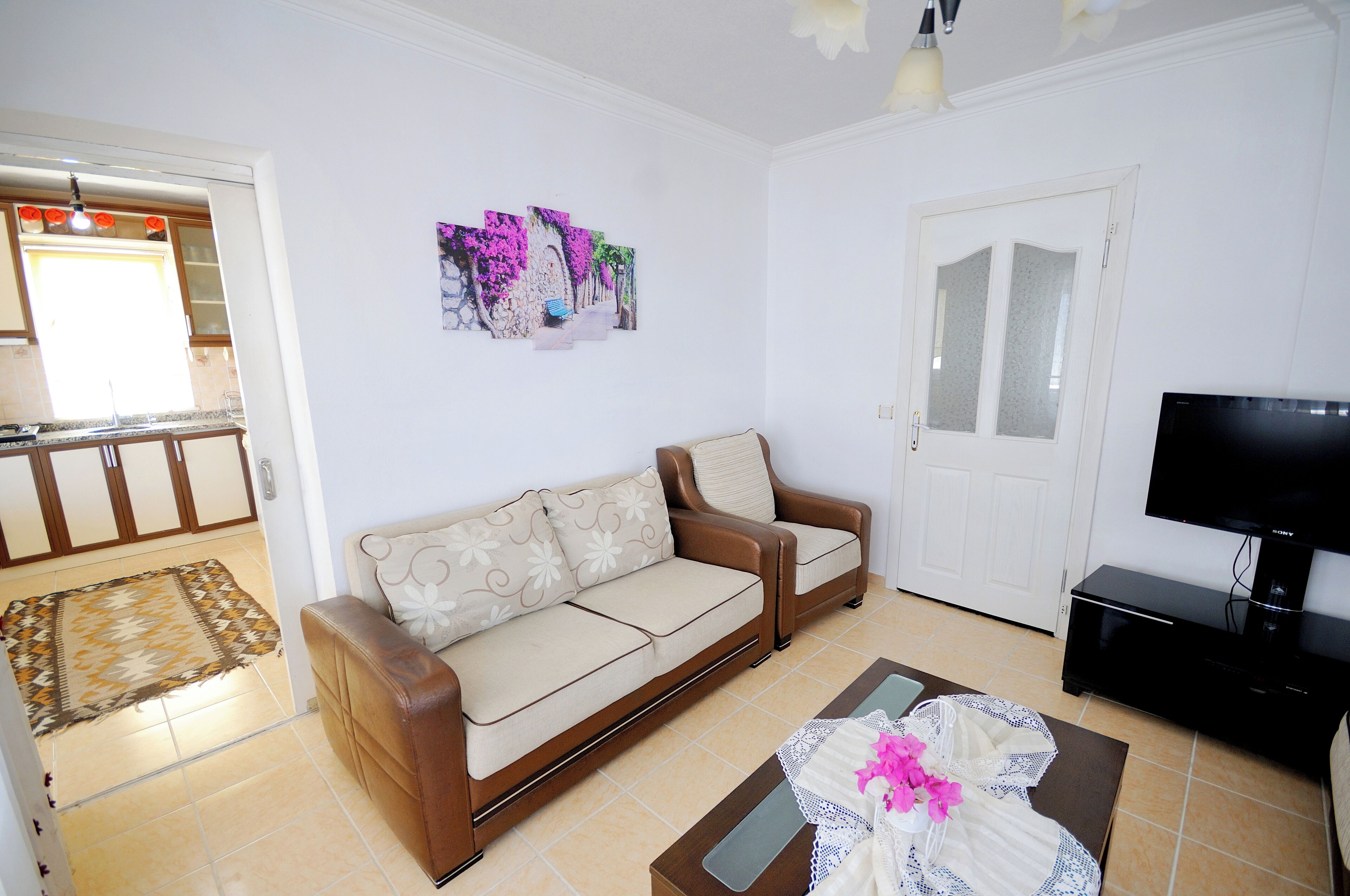 Grand Apartment, 2 Bedrooms, Sea View | Escrivaninha, quartos à prova de som, ferros/tábuas de passar roupa