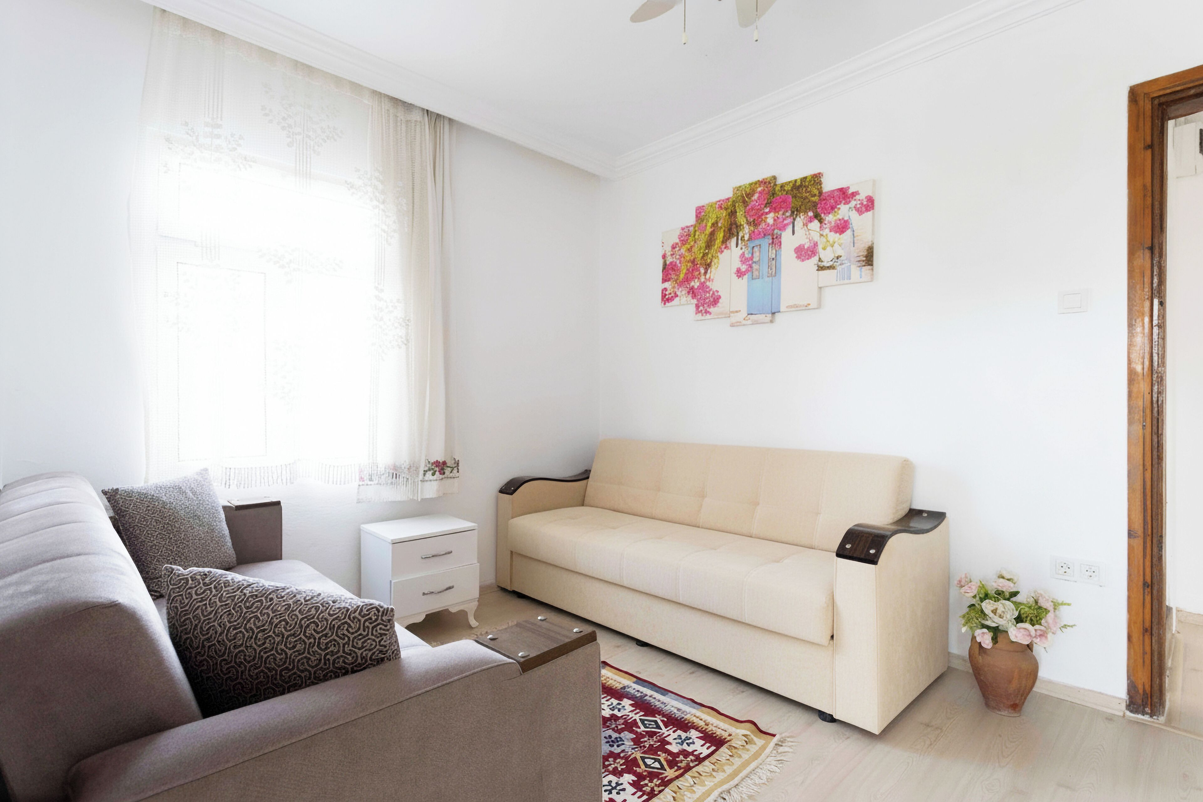 Apartamento design | Escrivaninha, quartos à prova de som, ferros/tábuas de passar roupa